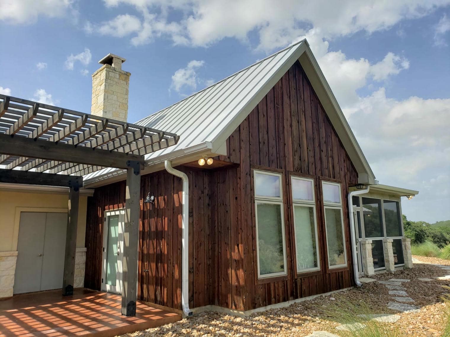 Modern Barn & Bunkhouse | CasaKeepers LLC